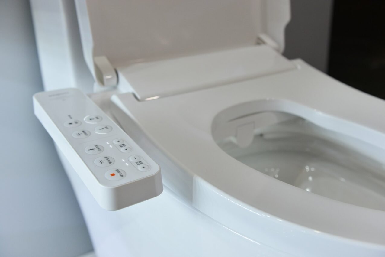 What Features do Smart Toilets have? - Hitech eSmart